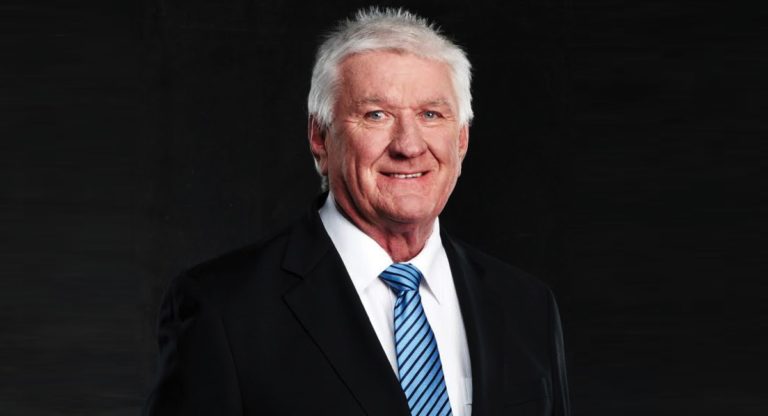 One of the greats: Wide World Of Sports signs Ray Warren for five more ...