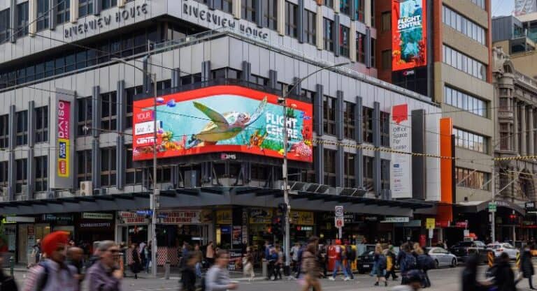 QMS 3DOOH launches 3D advertising campaign for Flight Centre