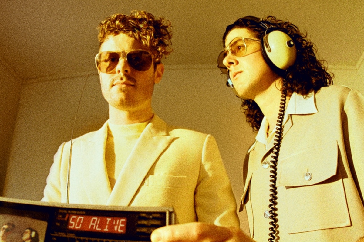 DUAL Just Want to Feel Alive