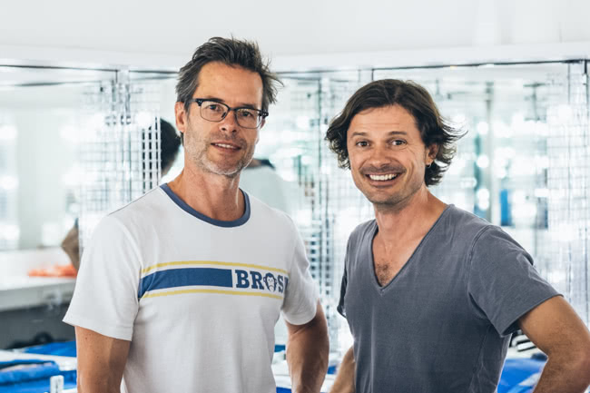 Going Backstage With Guy Pearce & Darren Middleton