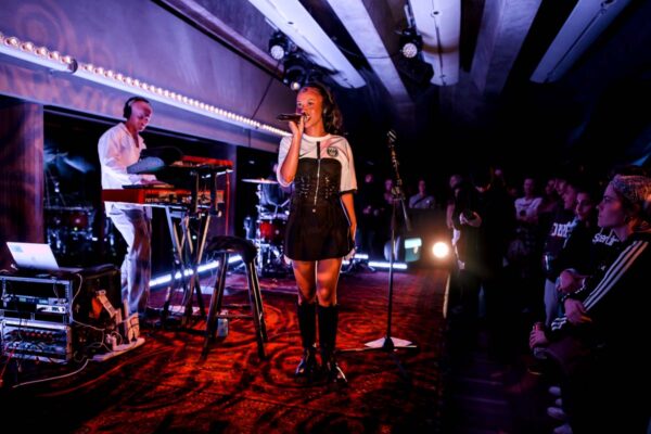 PHOTOS: Maina Doe @ VIVID Sydney Opera House