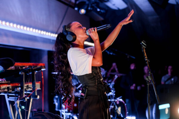 PHOTOS: Maina Doe @ VIVID Sydney Opera House