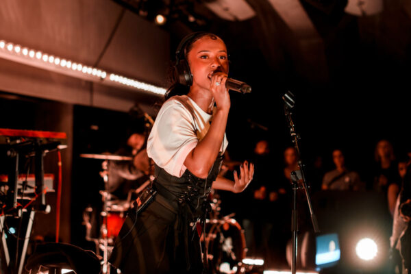 PHOTOS: Maina Doe @ VIVID Sydney Opera House