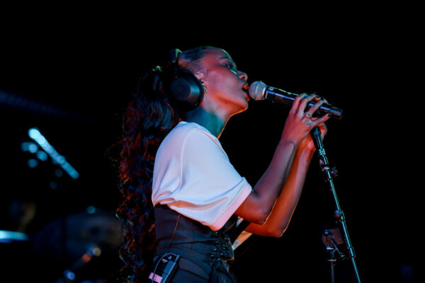 PHOTOS: Maina Doe @ VIVID Sydney Opera House